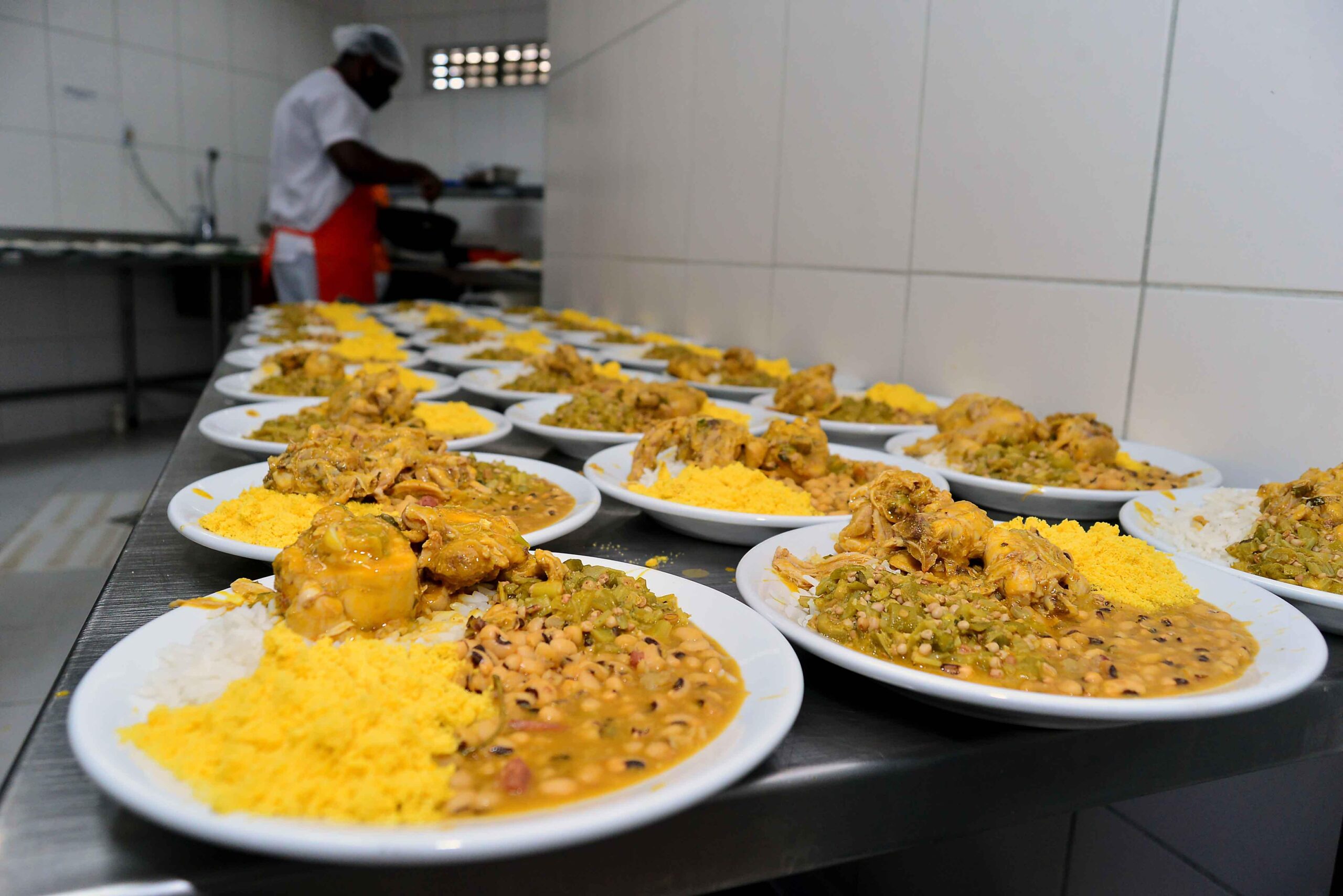 Restaurantes Populares entram na tradição do caruru nesta terça (28)